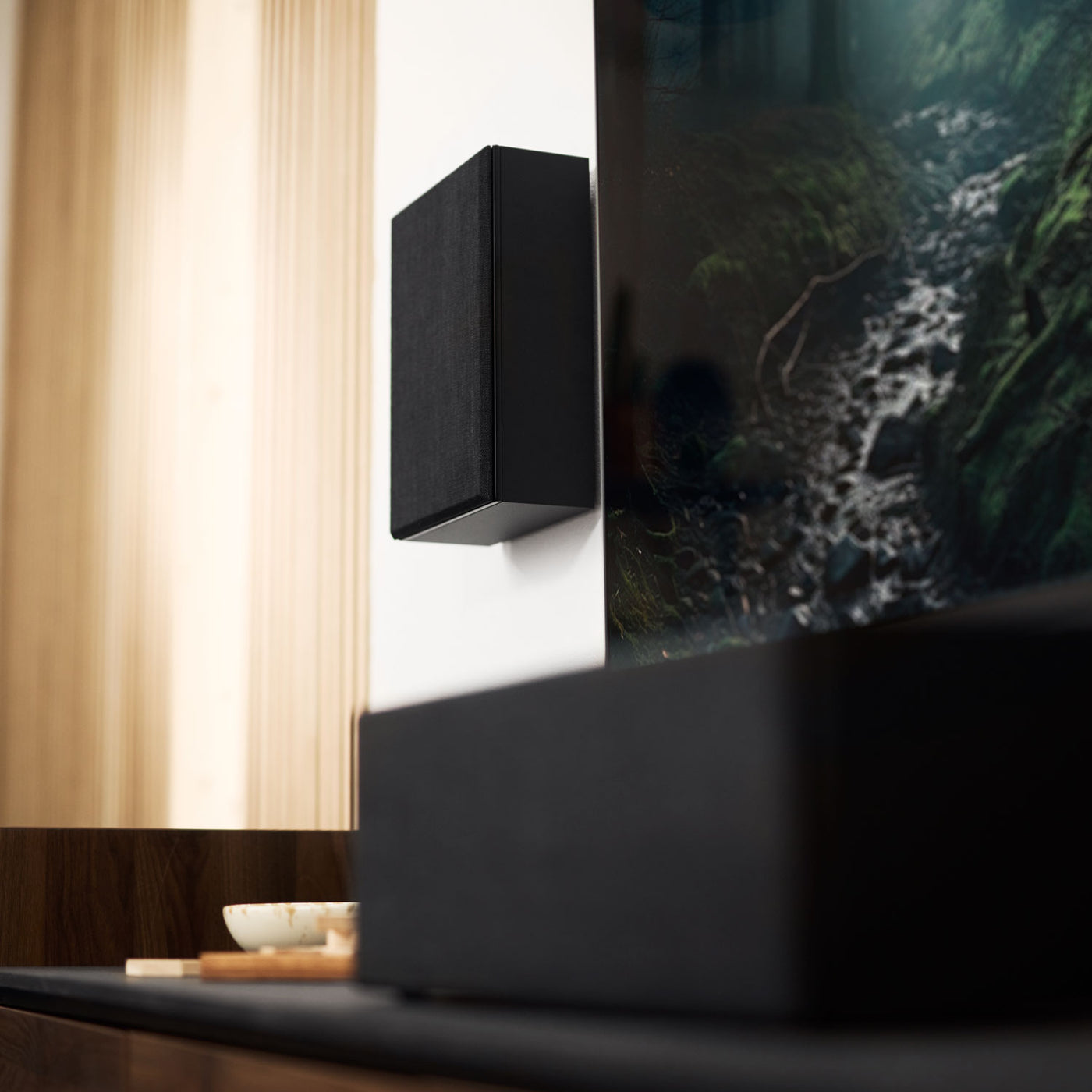 FORUS 4 WALL: On-Wall Speakers | Space-Efficient Sound