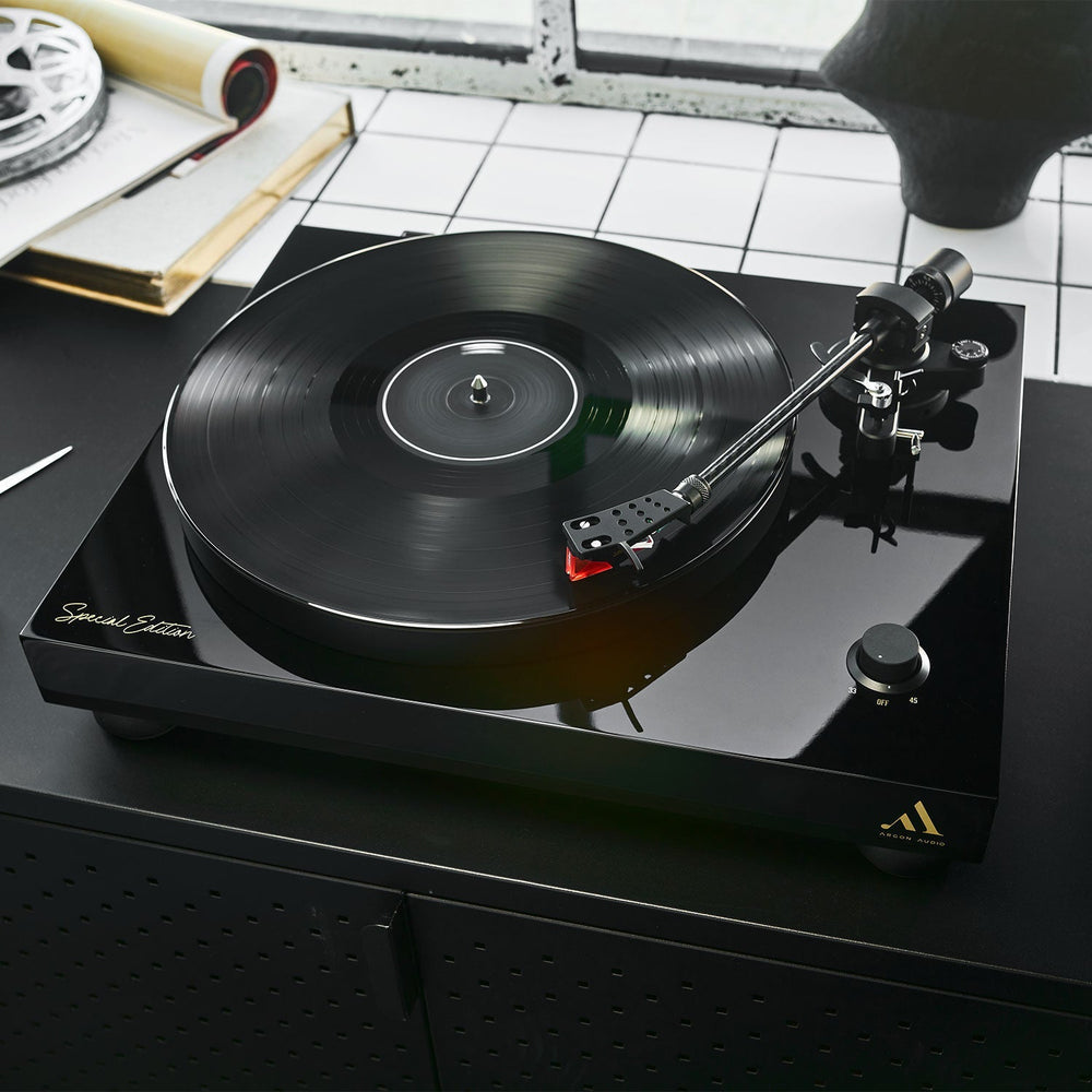 TT-4 Special Edition: Turntable with built-in RIAA