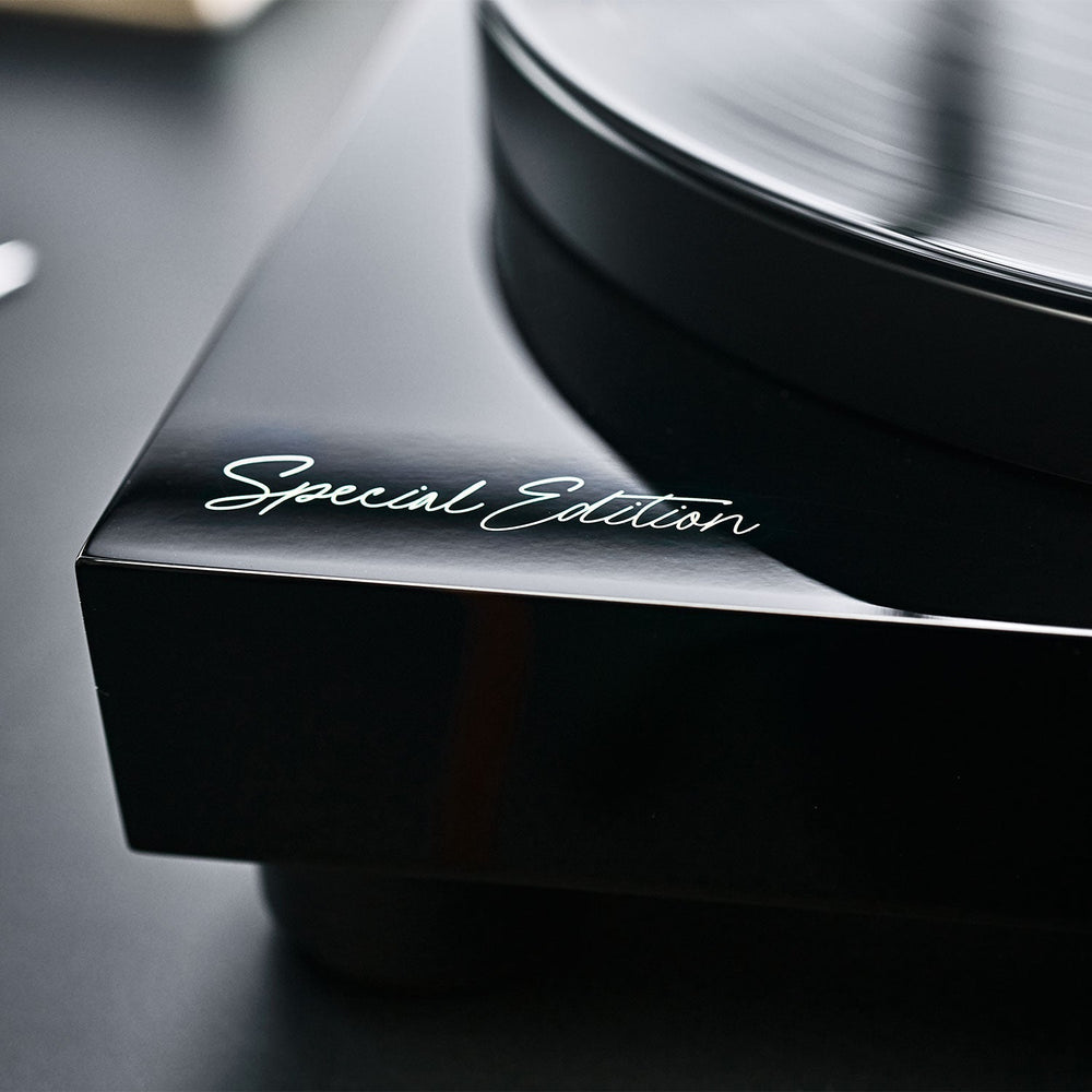 TT-4 Special Edition: Turntable with built-in RIAA