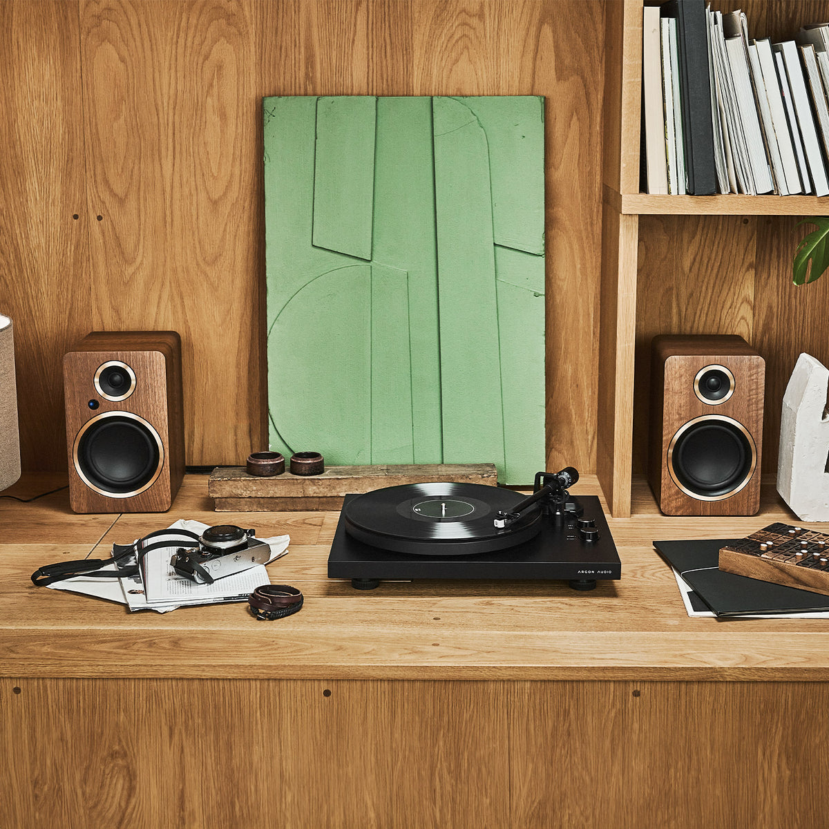 Turntables: Get authentic vinyl sound with our hassle-free turntables