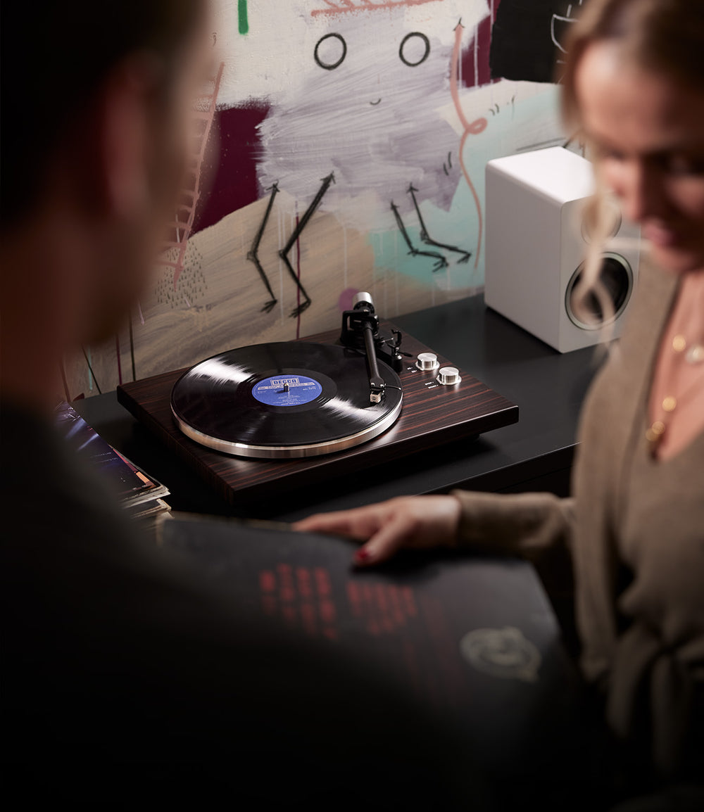 Turntables: Get authentic vinyl sound with our hassle-free turntables